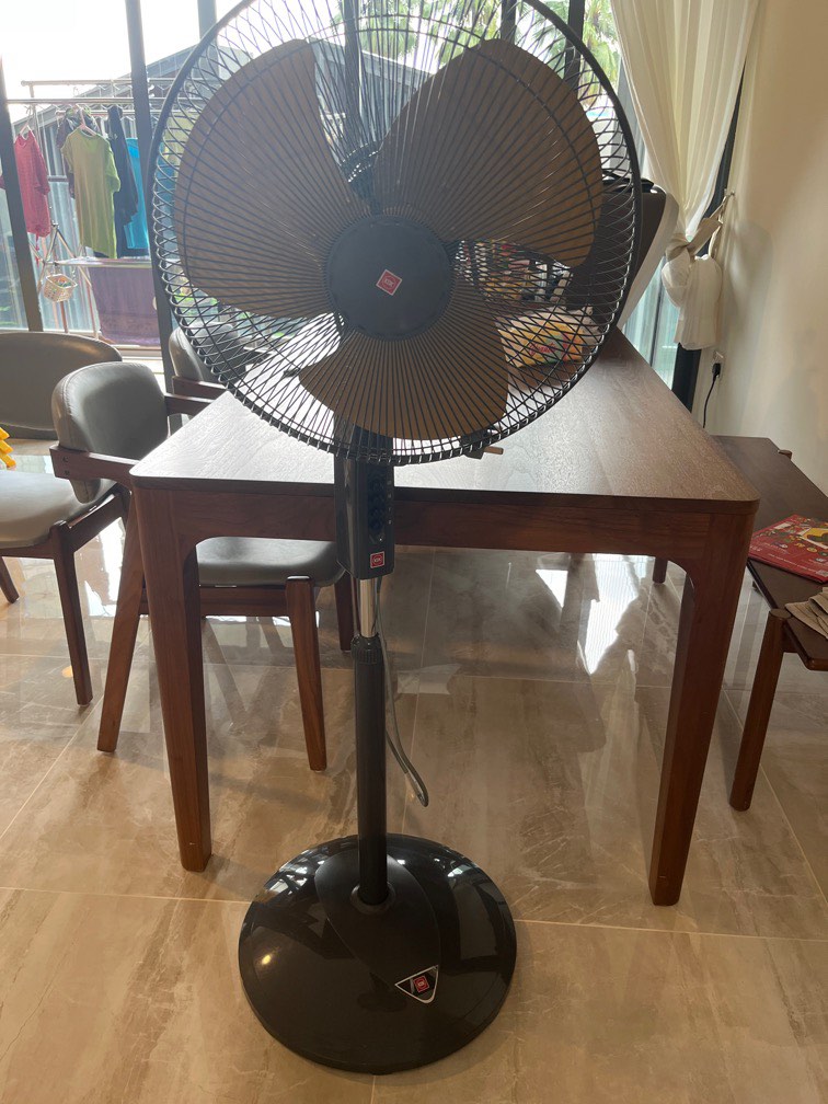 KDK P40US Stand Fan (16inch) (Gold), Furniture & Home Living, Lighting ...