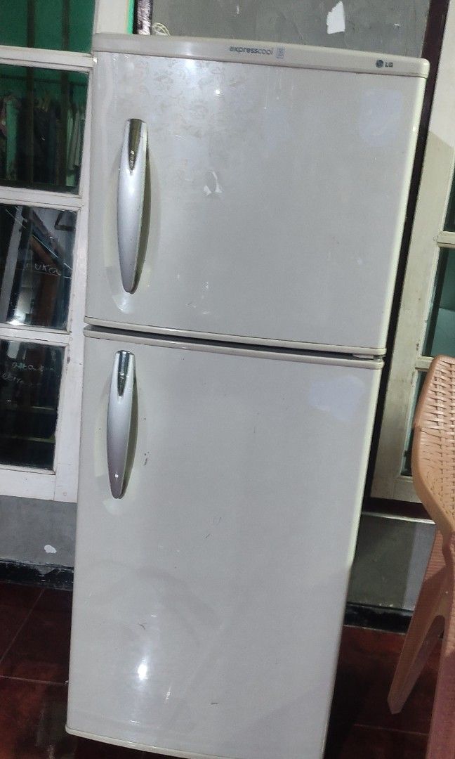 Kulkas LG 2 Pintu, Kitchen & Appliances di Carousell