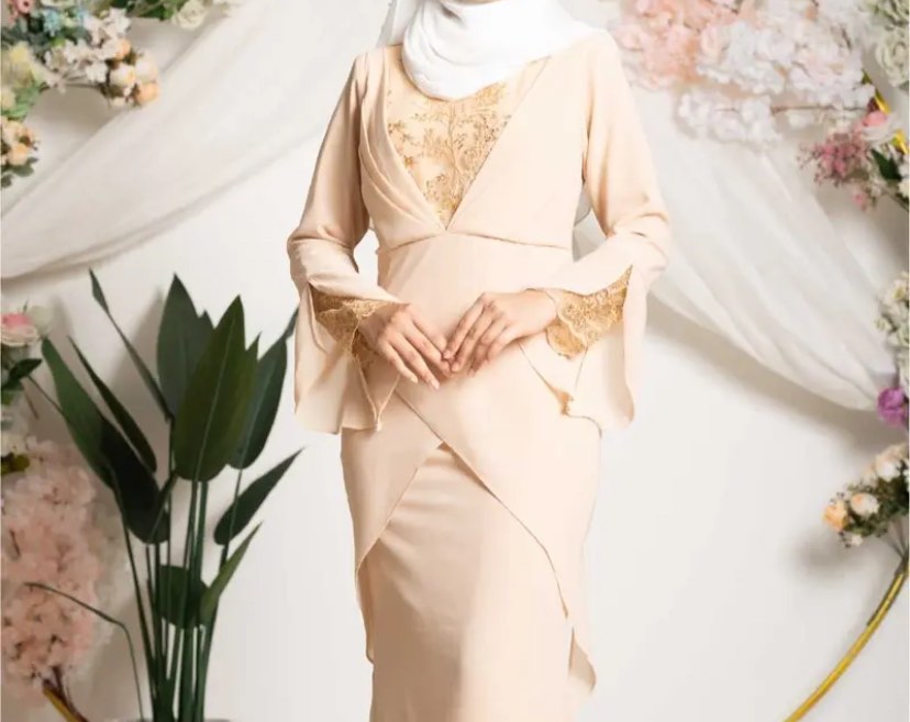 Kurung Melinda (Beige), Women's Fashion, Muslimah Fashion, Baju Kurung ...