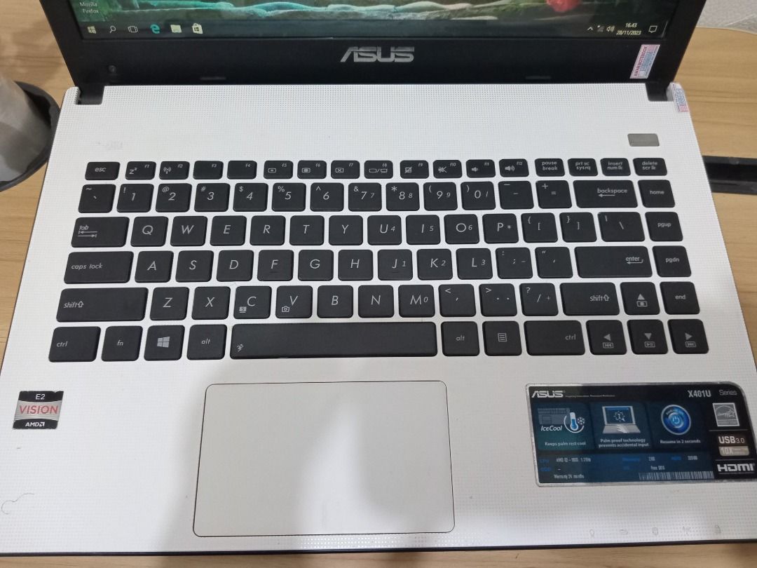 Laptop ASUS X401U ram 2gb 250gb hdd 14inch processor amd E2-1800 apu ...