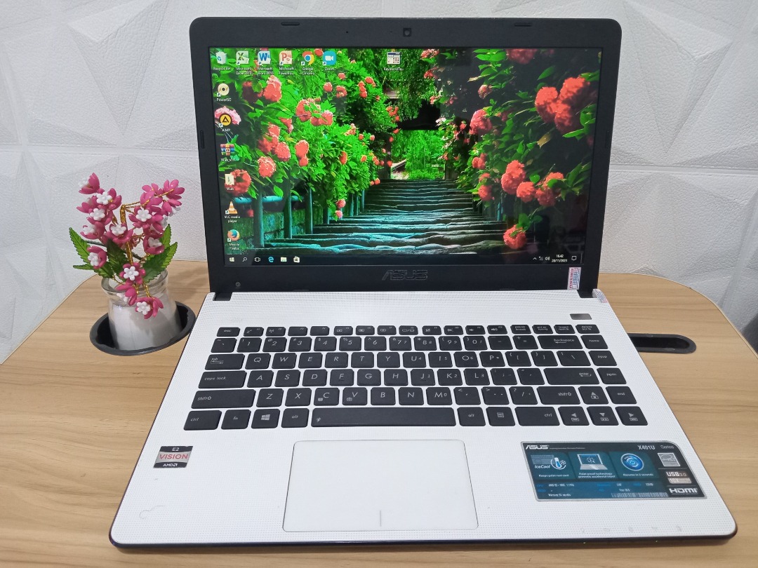 Laptop ASUS X401U ram 2gb 250gb hdd 14inch processor amd E2-1800 apu ...