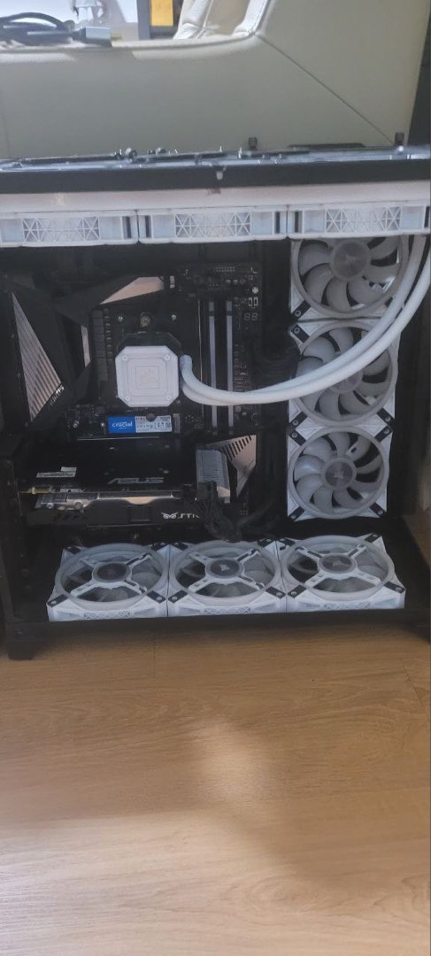 Lian Li 011 Dynamic + Corsair 360mm Aio RGB + Corsair 120mm Rgb Fans ...