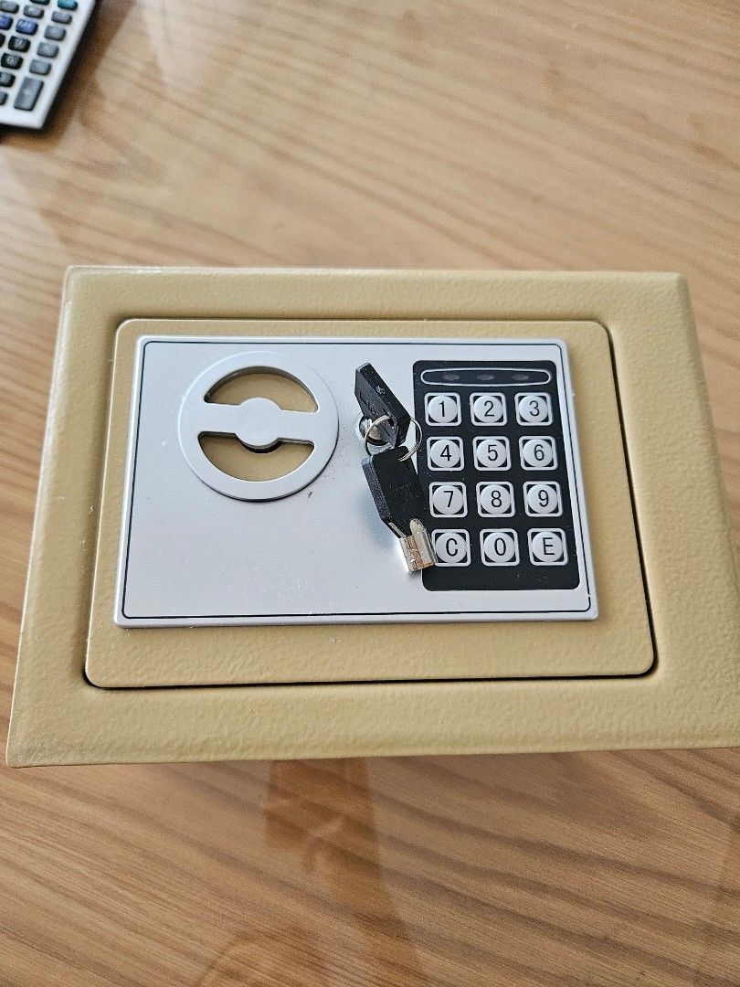 Mini safe box, Furniture & Home Living, Security & Locks, Safe on Carousell