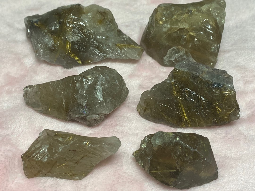 Raw Golden Rutilated Stones, Women's Fashion, Jewelry & Organizers ...