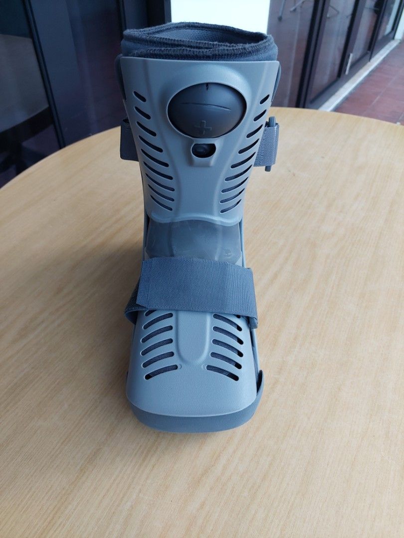 Rebound air walker boot, Health & Nutrition, Assistive & Rehabilatory ...