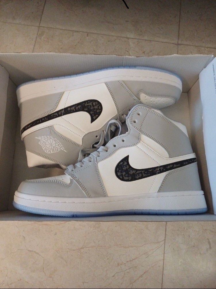 Rep jordan 1 diors, Men's Fashion, Footwear, Sneakers on Carousell