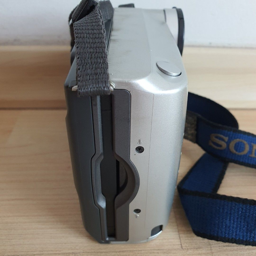 Sony mavica - 2001- FD 75, Photography, Cameras on Carousell