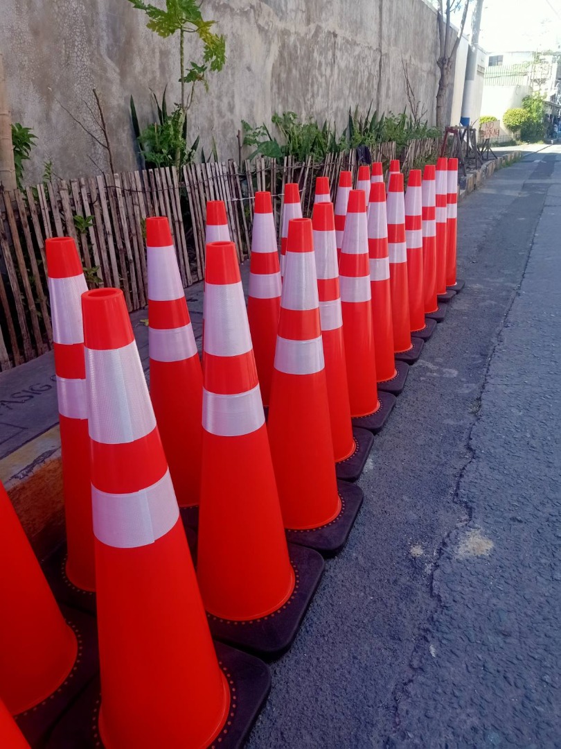 TRAFFIC CONE 36INCHES, Commercial & Industrial, Construction & Building ...