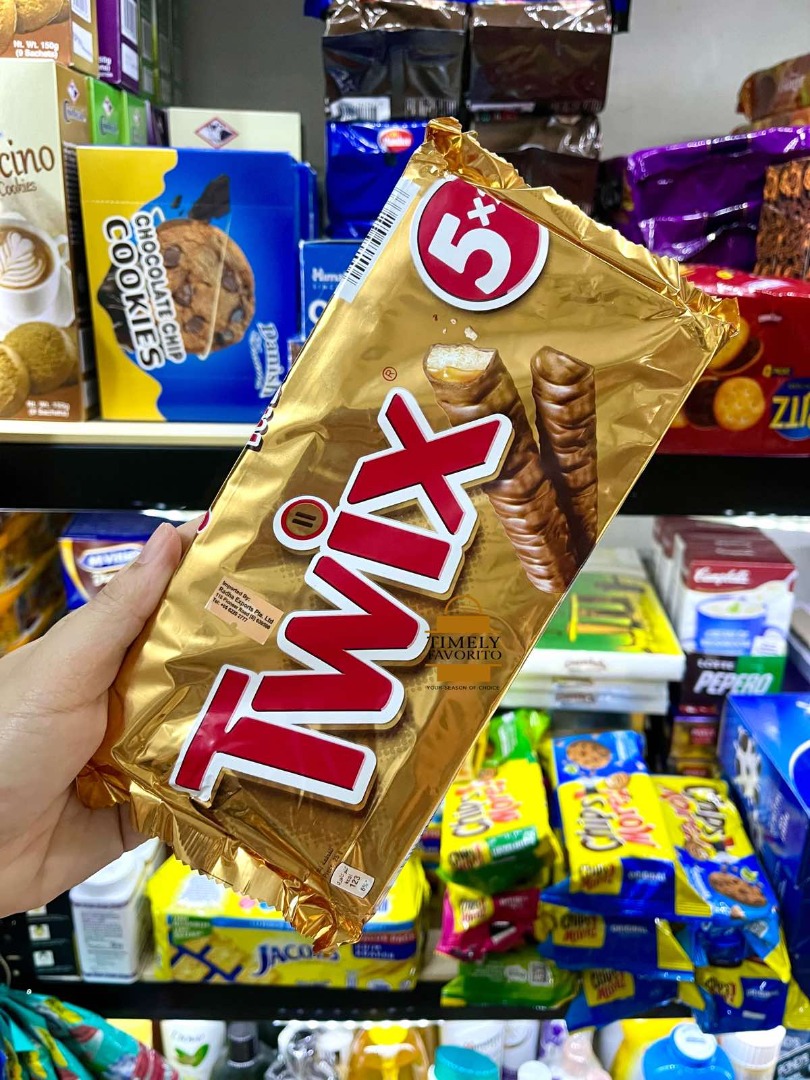 TWIX Caramel Chocolate Cookie Bar Candy 250g, Food & Drinks, Packaged ...
