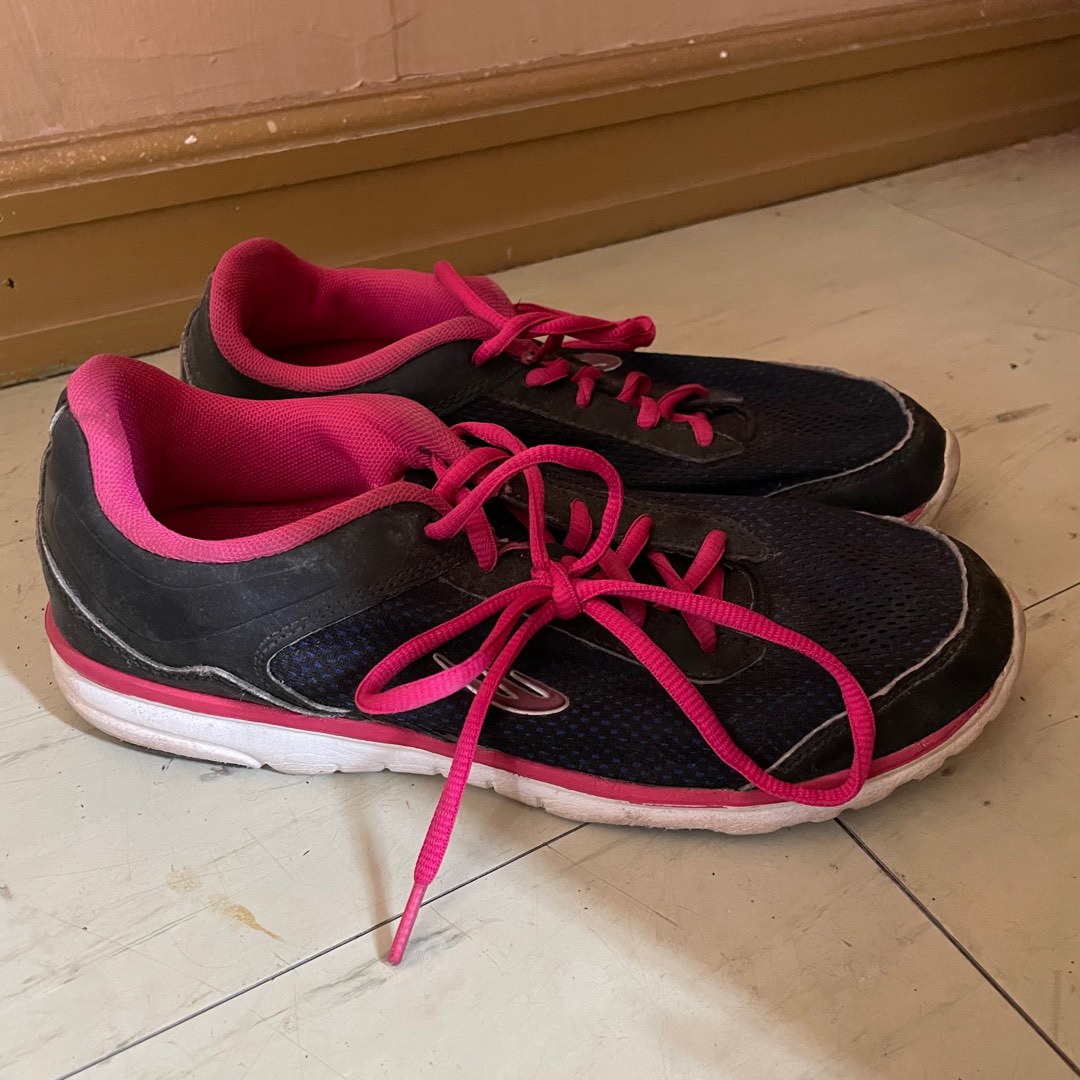 World Balance Shoes, Women's Fashion, Footwear, Sneakers on Carousell