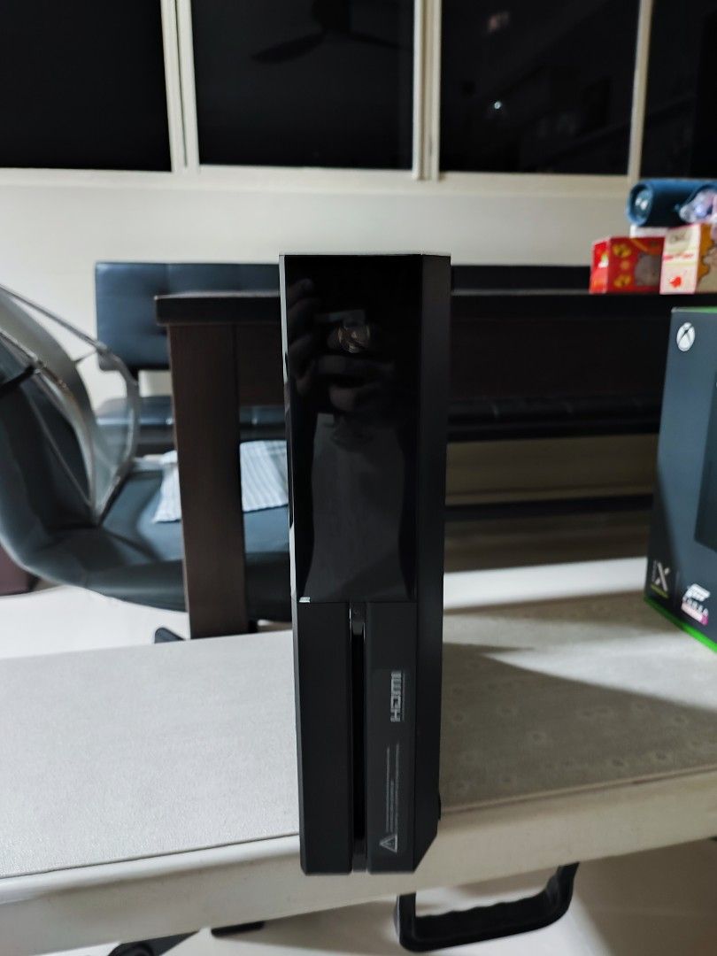 Xbox one first gen, Video Gaming, Video Game Consoles, Xbox on Carousell