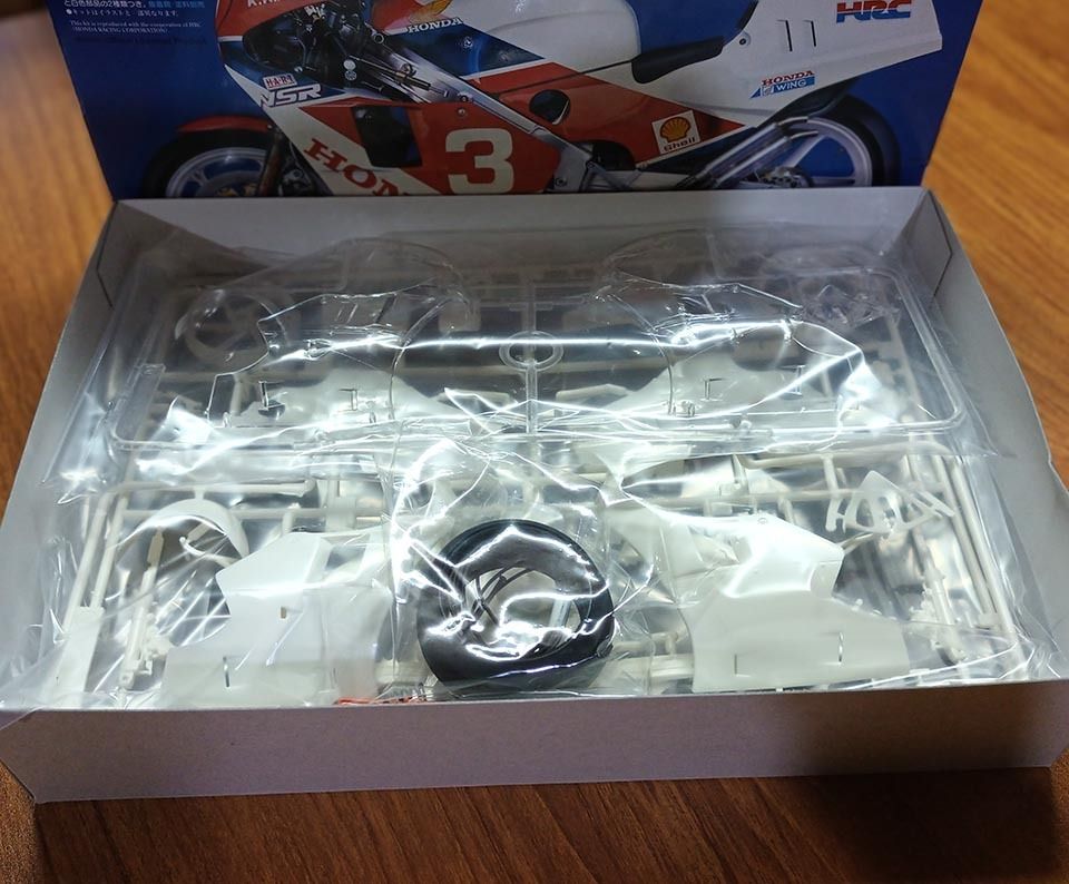 【拼裝模型_民用】1/12 1:12 田宫 TAMIYA #14099 本田 NSR 500 電單車 摩托車 附 透明及實心車殼, 興趣及遊戲 ...