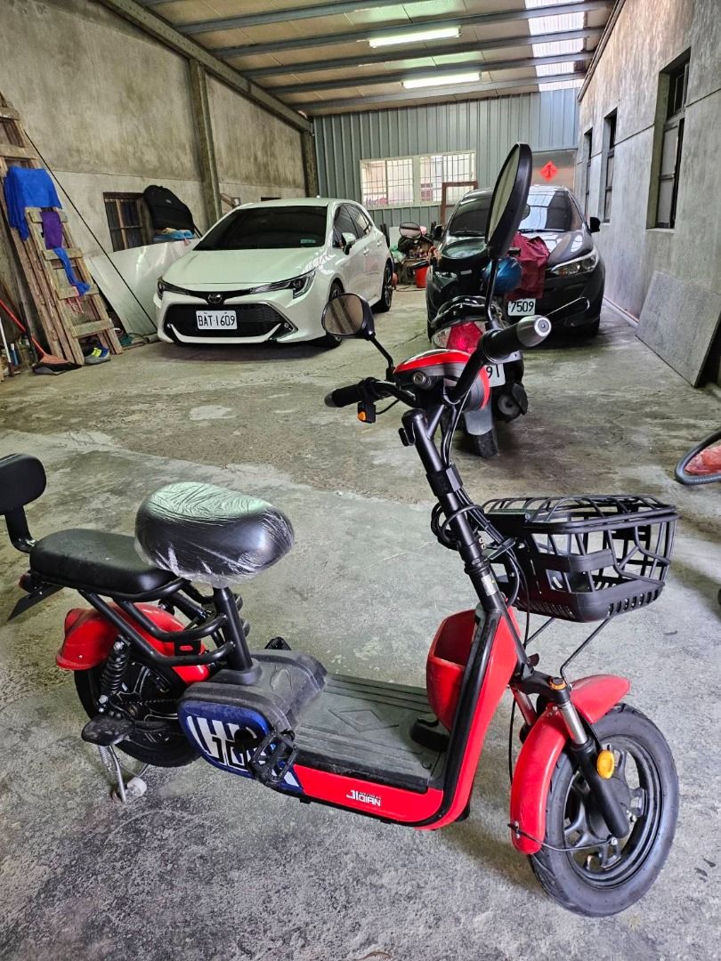 [售/自取] YC-B2 電動(輔助)自行車(紅) 免駕照 代步, 機車, 電動機車在旋轉拍賣