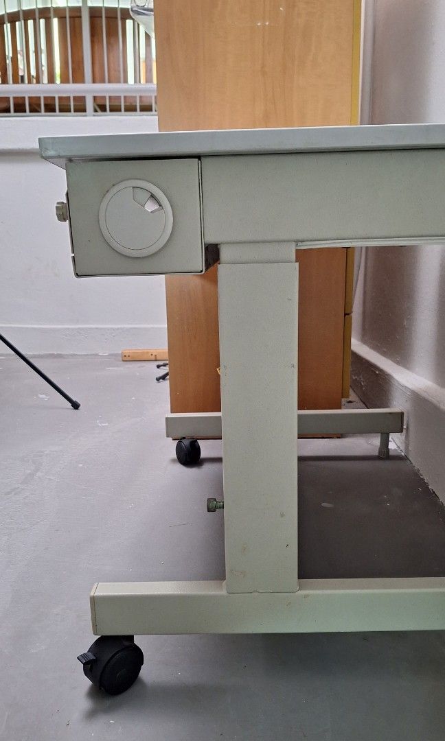 Adjustable Computer Table Height. Very sturdy and durable. Movable got ...