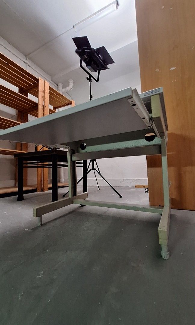 Adjustable Computer Table Height. Very sturdy and durable. Movable got ...
