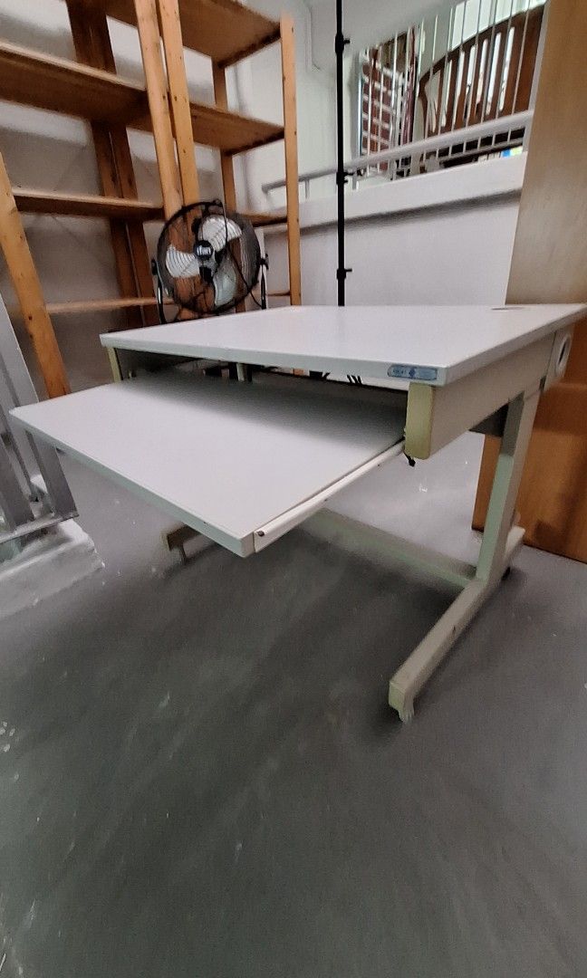 Adjustable Computer Table Height. Very sturdy and durable. Movable got ...