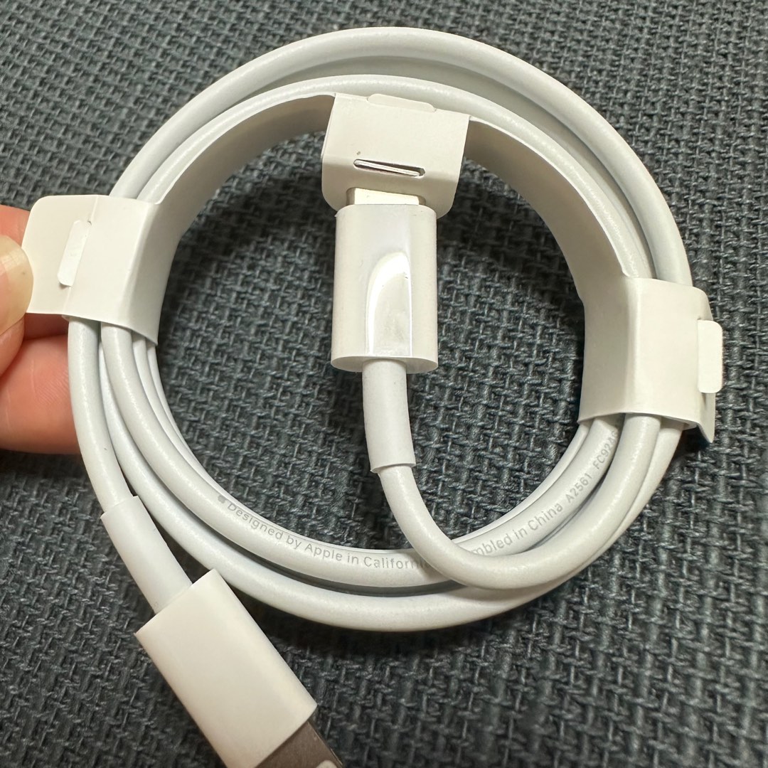 Apple USB-C to Lightning Cable (1m), Mobile Phones & Gadgets, Mobile ...