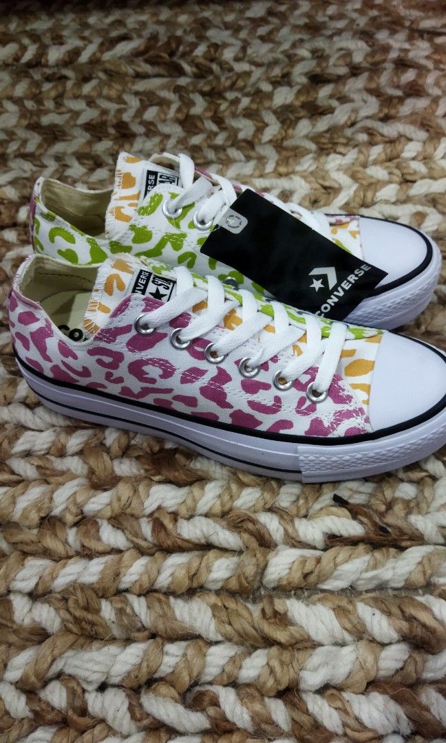 converse shoes legit, Women's Fashion, Footwear, Sneakers on Carousell