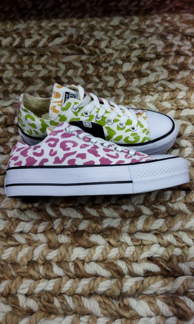 converse shoes legit, Women's Fashion, Footwear, Sneakers on Carousell
