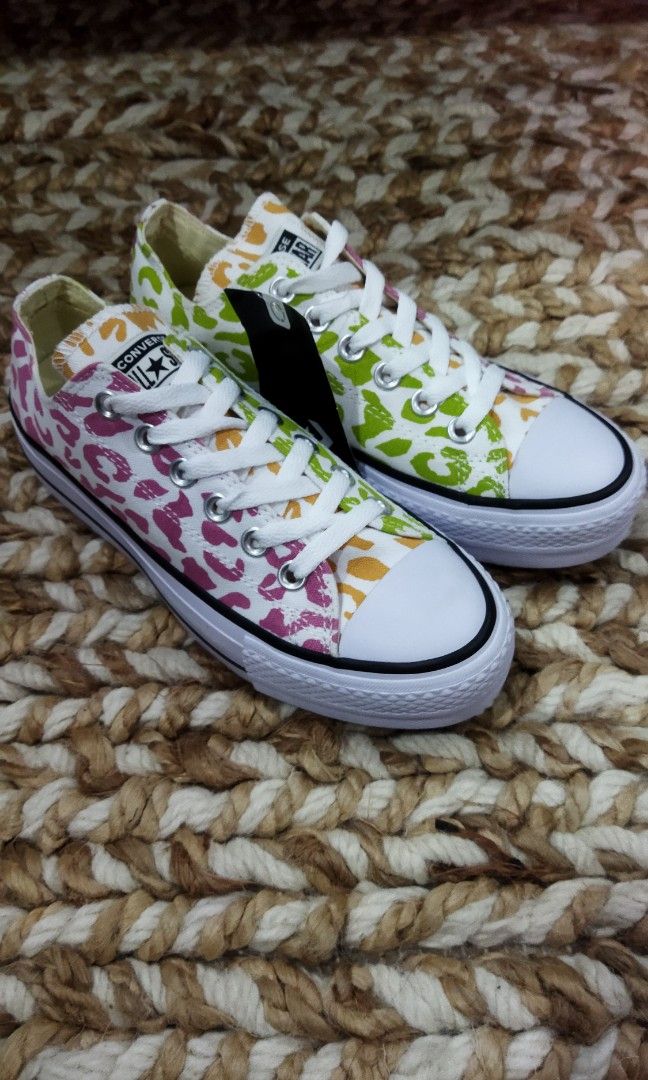 converse shoes legit, Women's Fashion, Footwear, Sneakers on Carousell