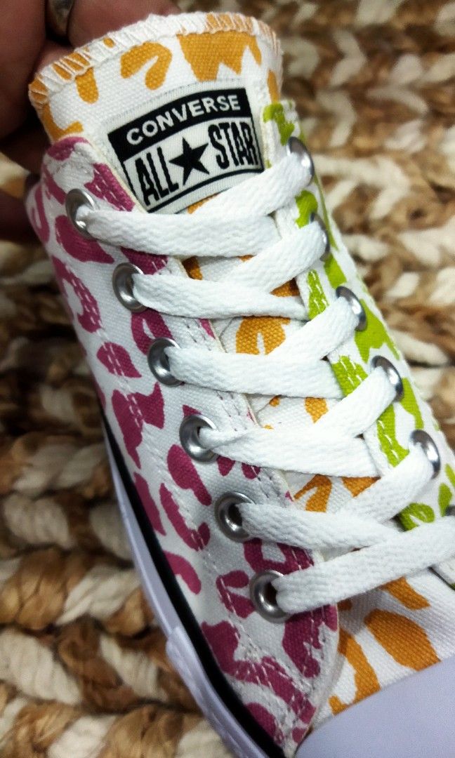 converse shoes legit, Women's Fashion, Footwear, Sneakers on Carousell