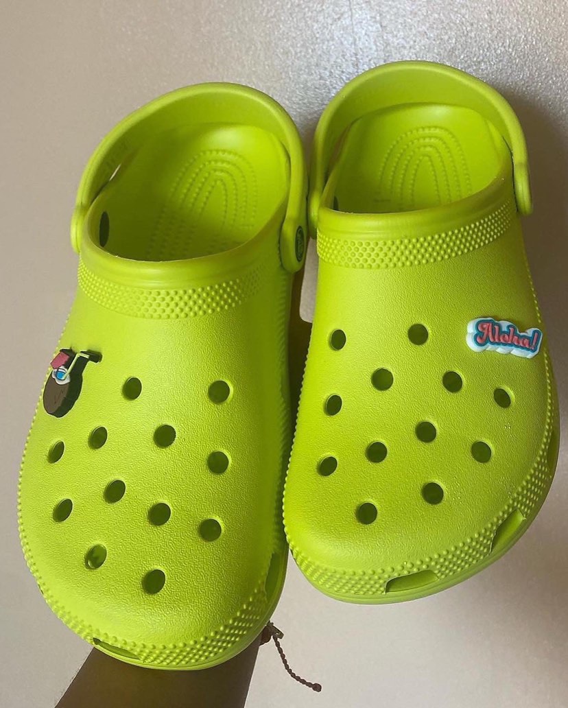 Crocs Classic Citrus, Women's Fashion, Footwear, Slippers and slides on ...