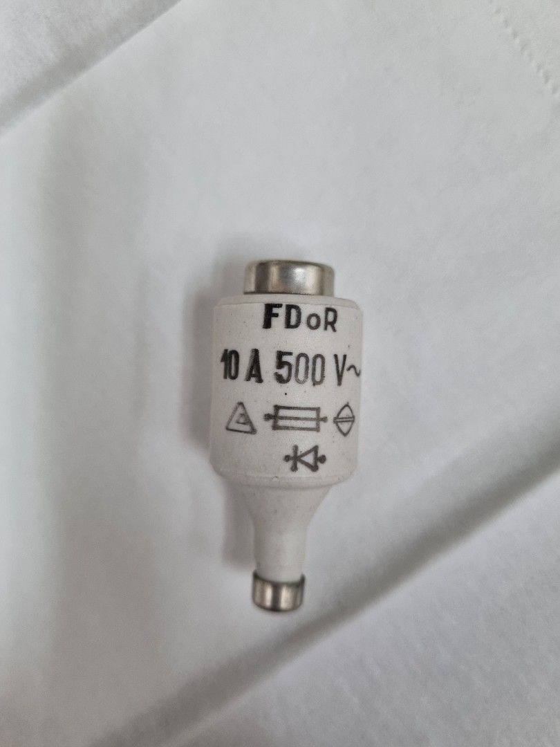 E27 Fuse, 10A, 500V, TV & Home Appliances, Electrical, Adaptors & Sockets on Carousell