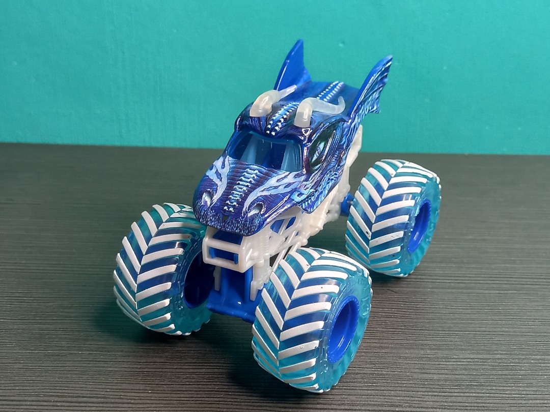 "Ice Dragon" Spin Master Monster Jam Truck, Hobbies & Toys, Toys ...