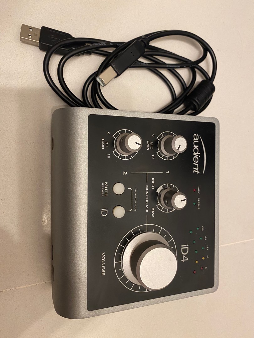 ID4 Audio Interface, Hobbies & Toys, Music & Media, Musical Instruments ...