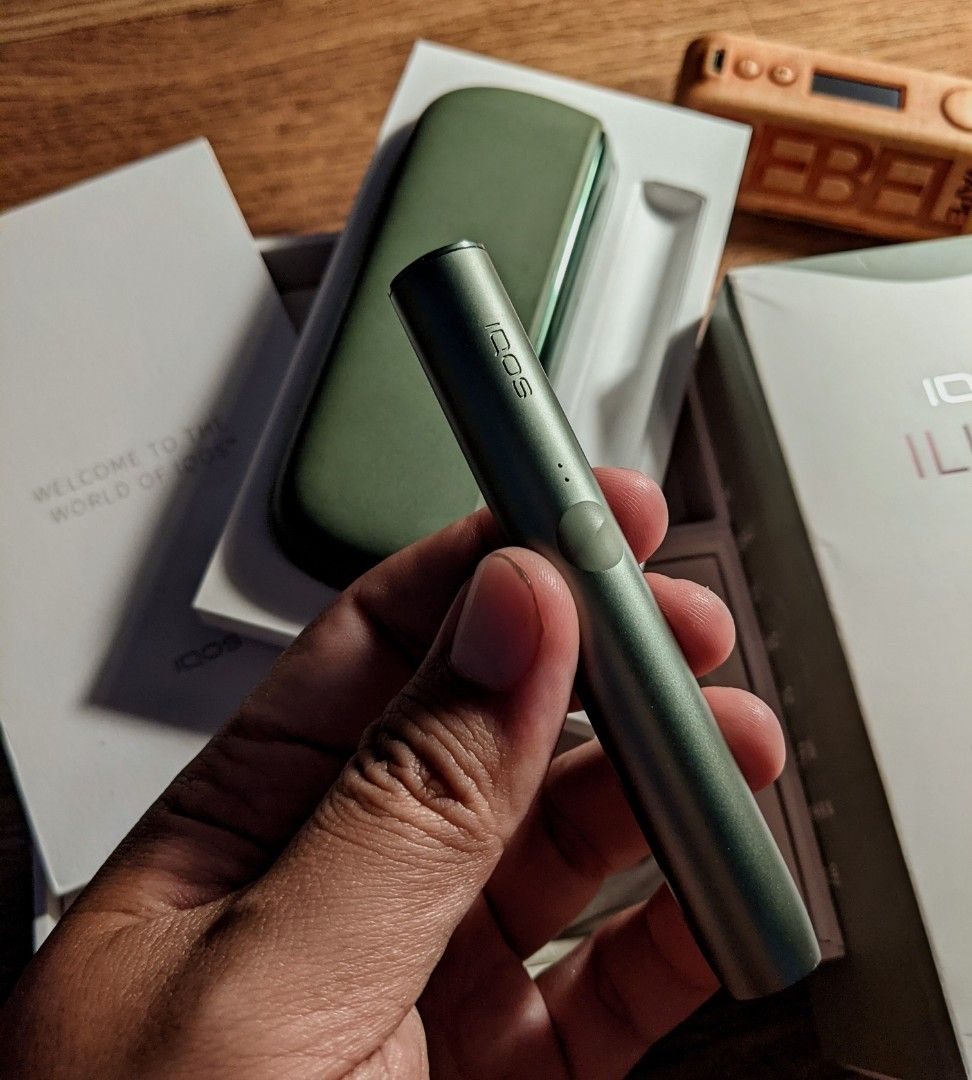 Iqos Iluma Mid Kit - Moss Green, Elektronik, Lainnya di Carousell