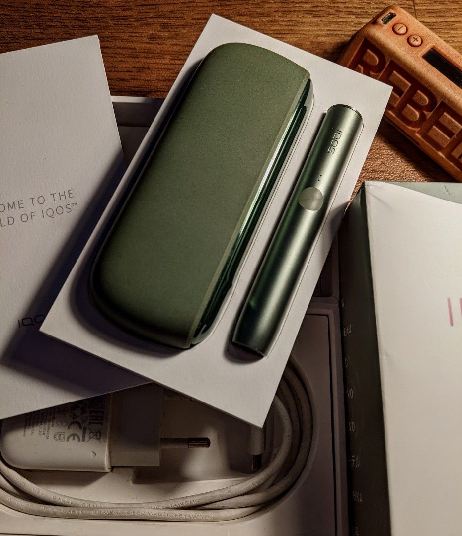 Iqos Iluma Mid Kit - Moss Green, Elektronik, Lainnya di Carousell