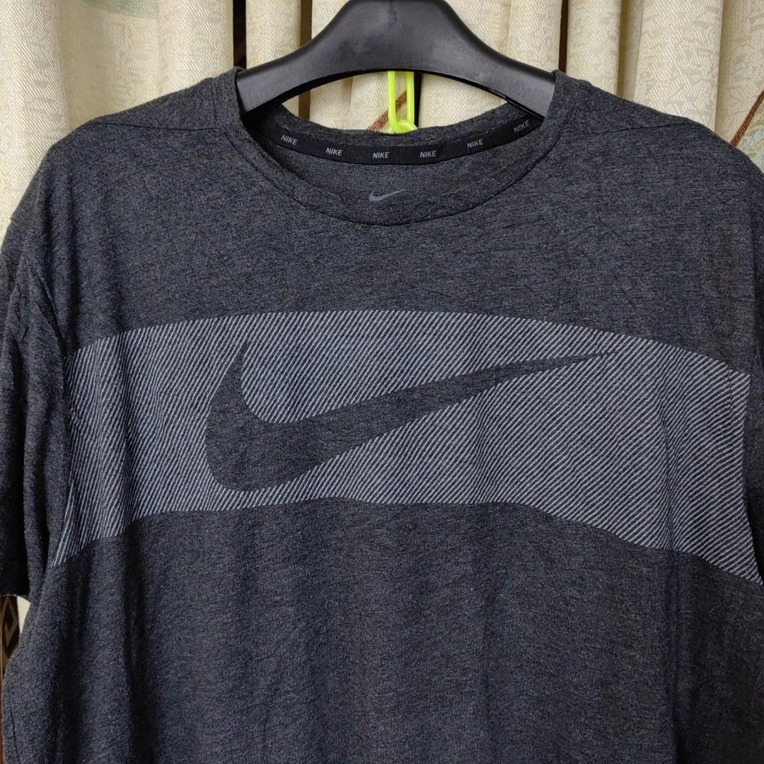 Nike Big Logo Center, Fesyen Pria, Pakaian , Atasan di Carousell