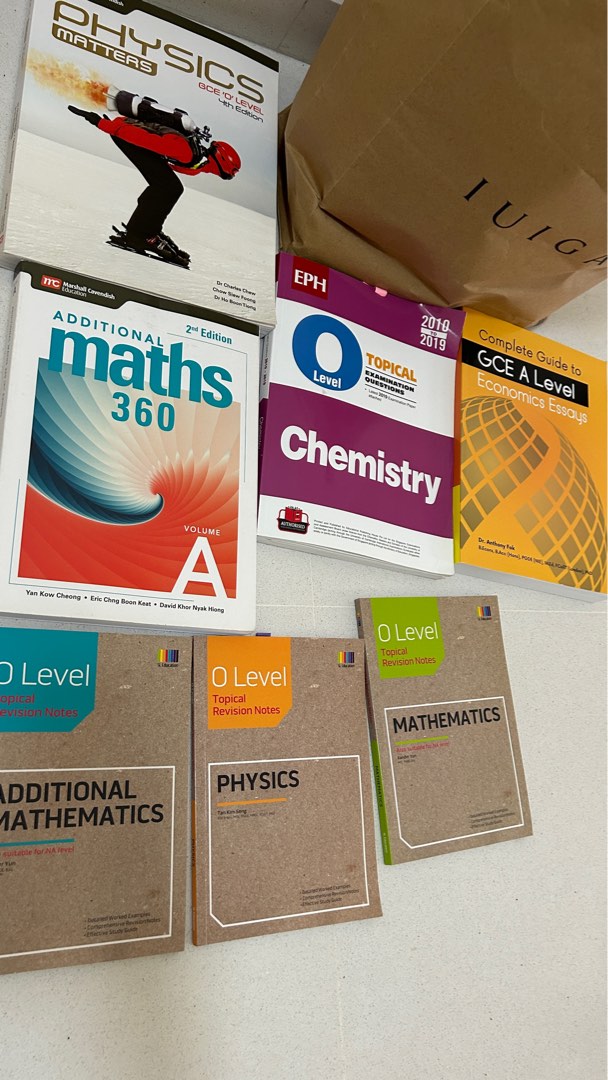 O level and a level text books / math physics economics, Hobbies & Toys ...