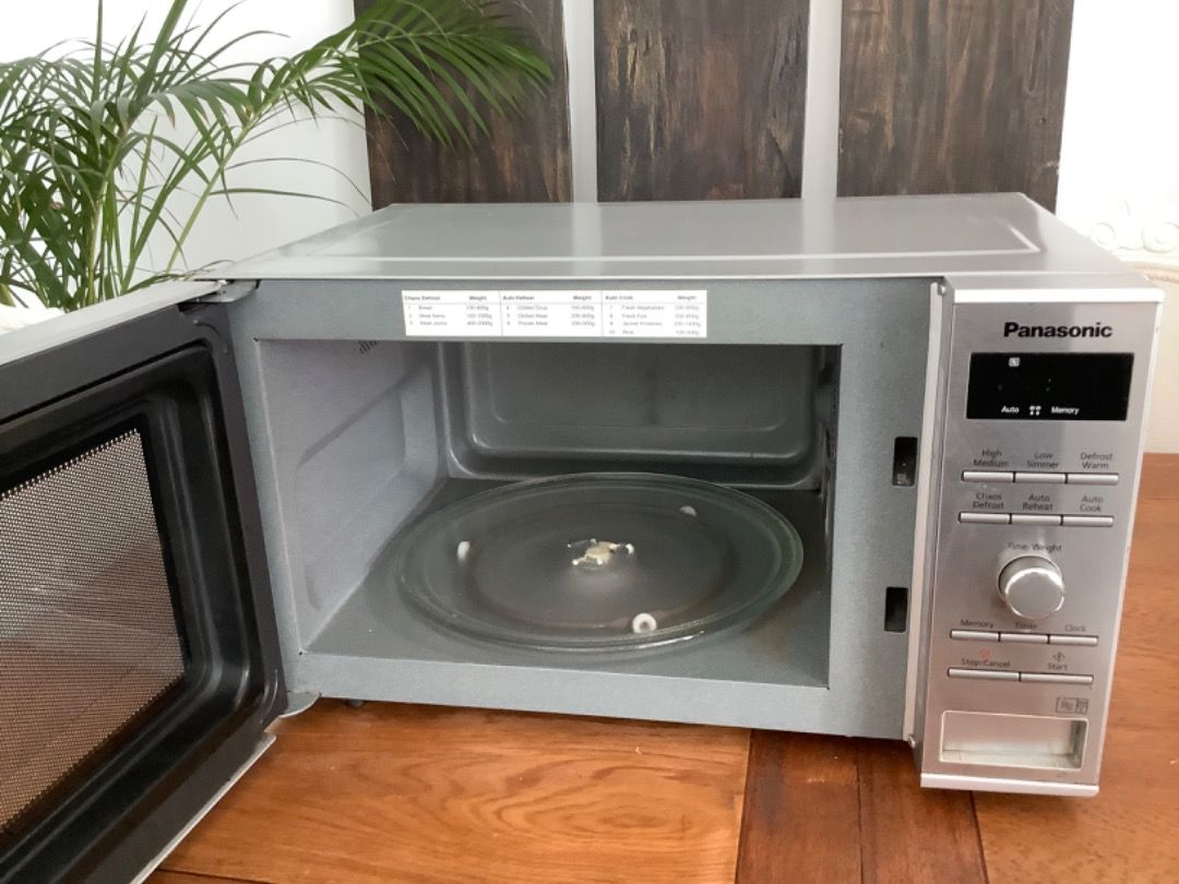 Panasonic 950W turntable microwave oven, TV & Home Appliances, Kitchen ...