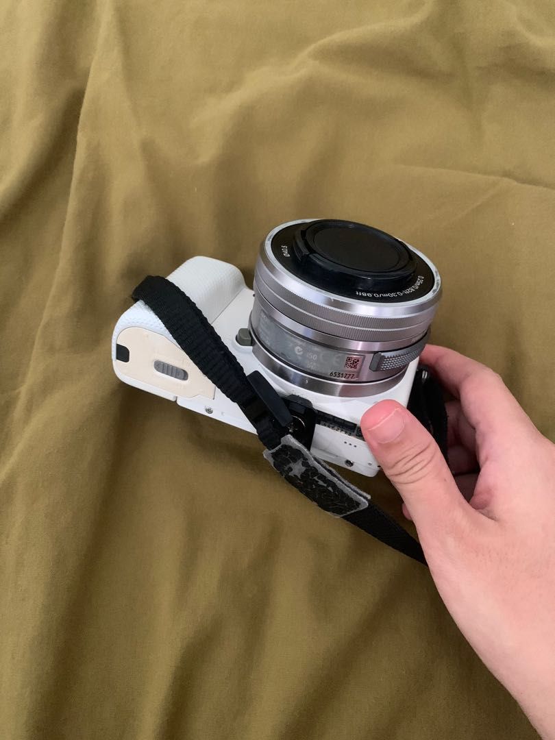 Sony a5000 white, Photography, Cameras on Carousell