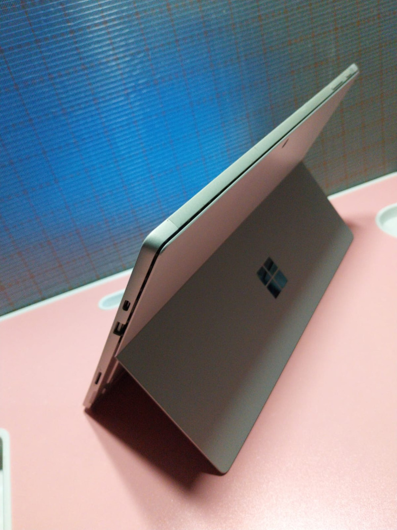 Surface pro 7, like new condition with keyboard and excellent battery ...