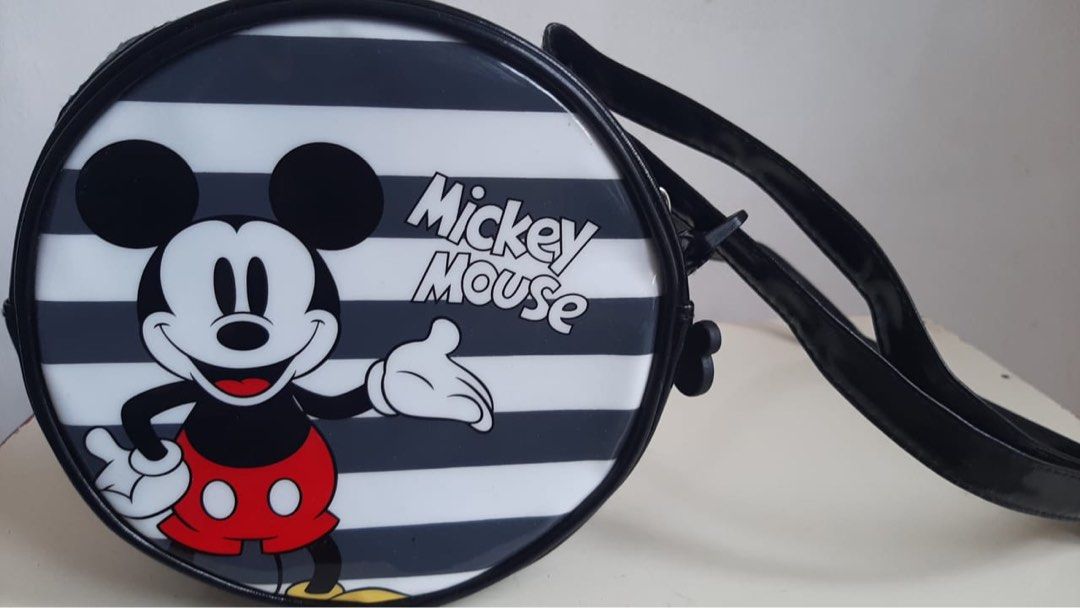 Tas disney, Fesyen Pria, Tas & Dompet , Tas Selempang di Carousell