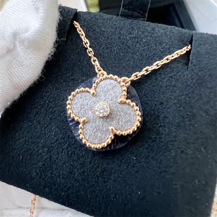Van Cleef & Arpels VCA Holiday Pendant Necklace 2023 with Obsidian and ...
