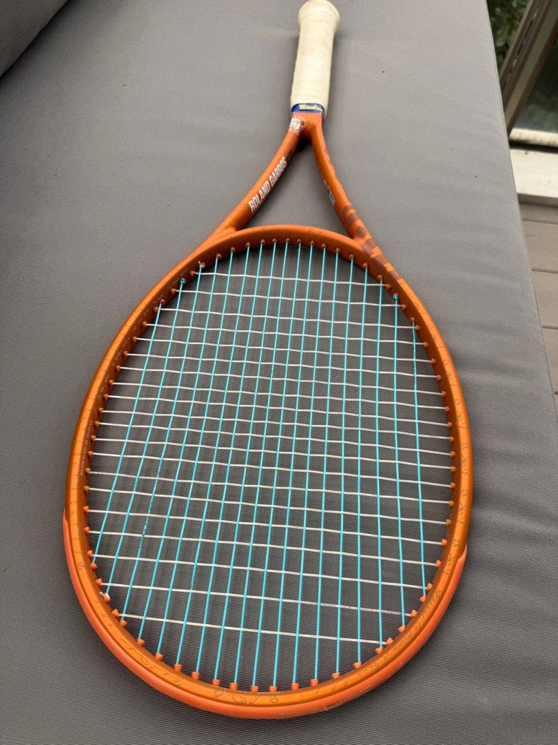 Wilson Tennis Racket Blade 98 V8 18x20, Sports Equipment, Sports ...