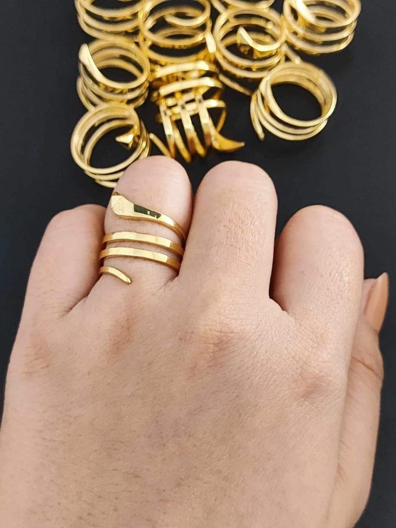 18K Saudi Gold serpentine ring, Women's Fashion, Jewelry & Organizers, Rings on Carousell