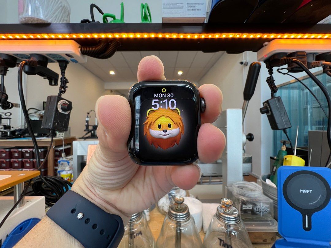Apple watch baiki kaca, Mobile Phones & Gadgets, Wearables & Smart ...