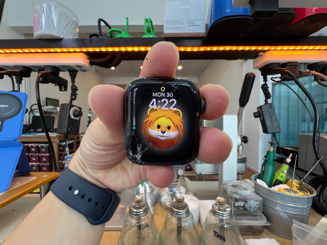 Apple watch baiki kaca, Mobile Phones & Gadgets, Wearables & Smart ...