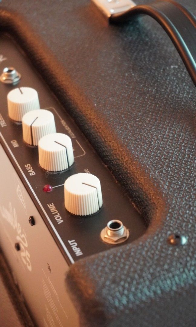 Fender Base Combo Amplifier (U.P. $200), Hobbies & Toys, Music & Media ...