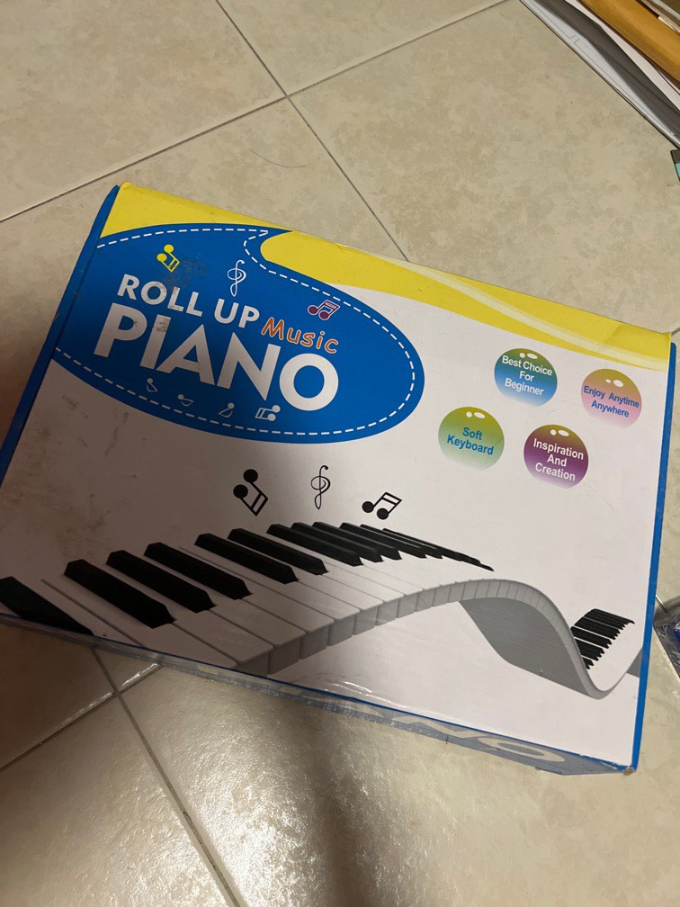 Hand roll piano Foldable keyboard, Hobbies & Toys, Music & Media ...