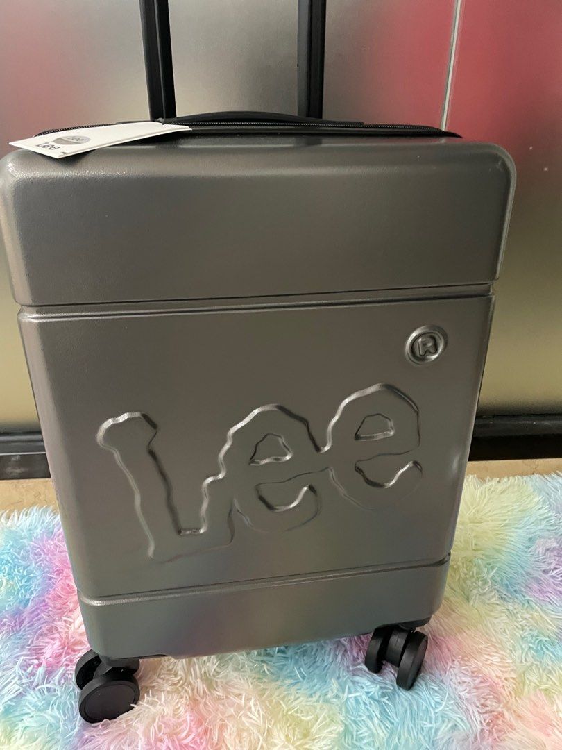 Lee 20 吋行李箱 Lee 20 inch luggage for handcarry 55 x 36 x 23cm, 興趣及遊戲, 旅行 ...