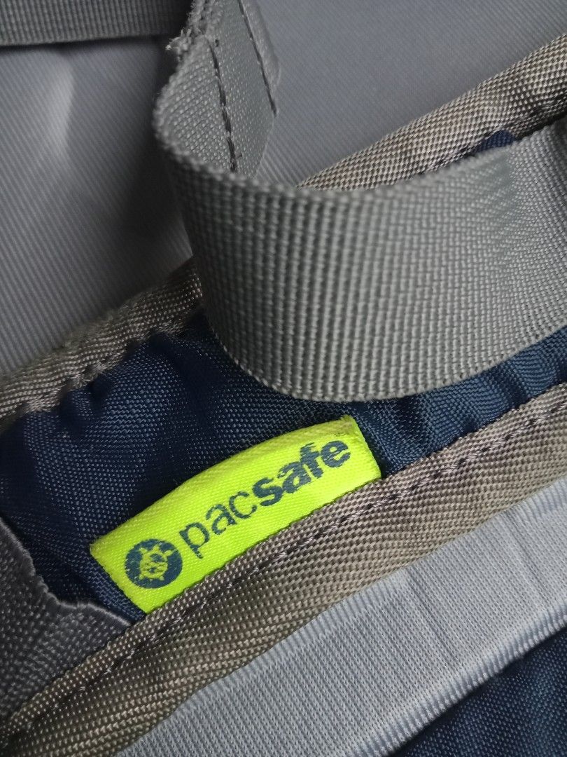 Pacsafe venturesafe 15L GII 60280 backpack, Men's Fashion, Bags ...