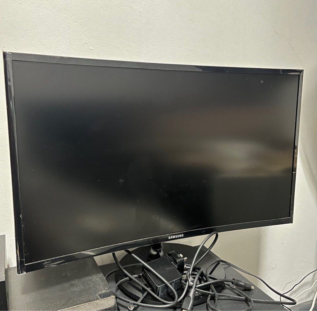 Samsung curved monitor CF390, Computers & Tech, Desktops on Carousell