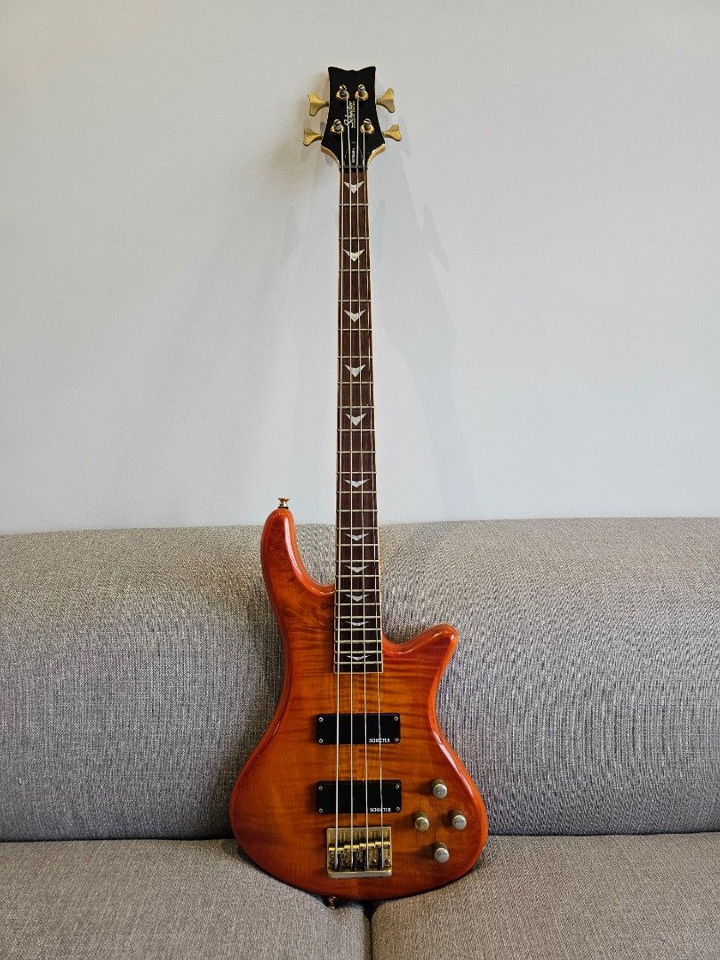 Schecter Extreme 4 Bass guitsr, Hobbies & Toys, Music & Media, Musical ...