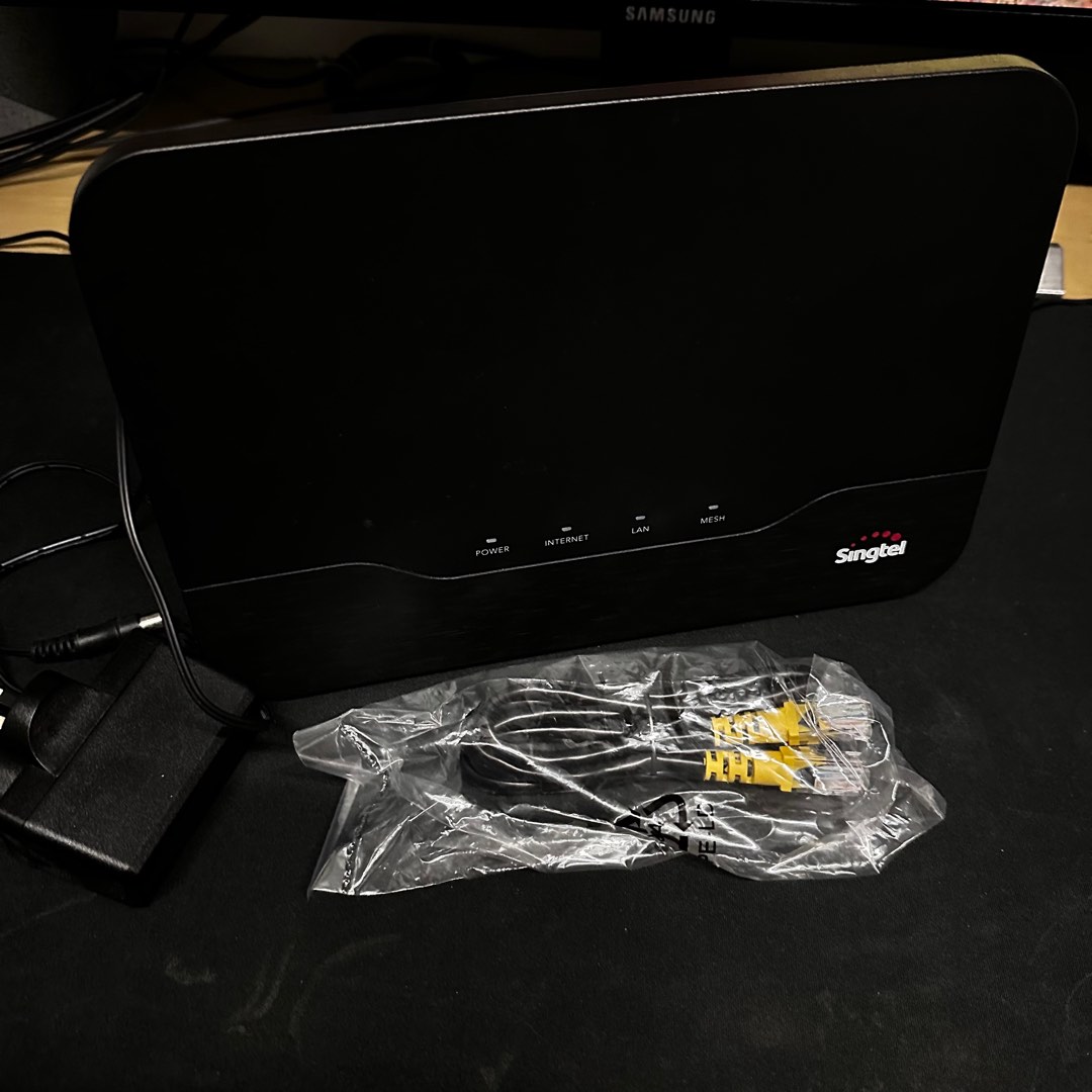 SingTel Wifi Mesh Router (2.4 & 5 ghz), Computers & Tech, Parts ...