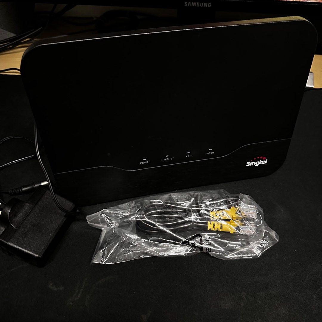 SingTel Wifi Mesh Router (2.4 & 5 ghz), Computers & Tech, Parts ...